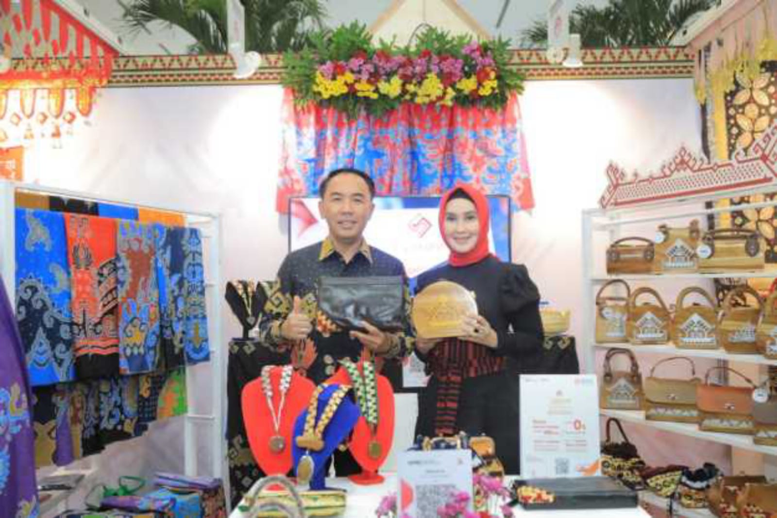 Bupati dan Ketua Dekranasda Way Kanan Hadiri Talkshow Rangkaian Pameran ... Bupati dan Ketua Dekranasda Way Kanan Hadiri Talkshow Rangkaian Pameran ...
