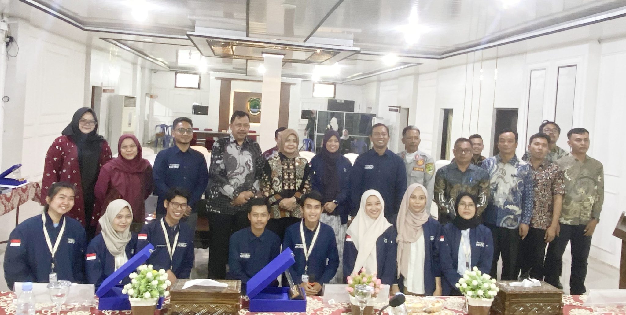 Perkuat Ekonomi Kawasan Transmigrasi PALI, Tim Patriot UNDIP Serahkan ...